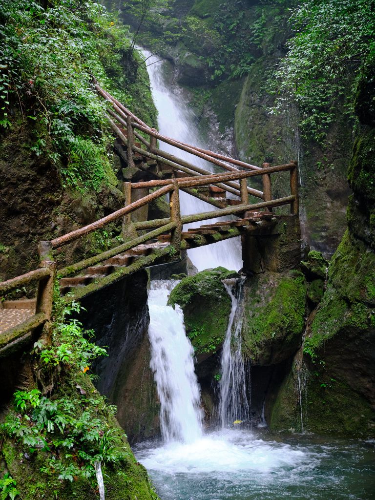 Qingcheng Mountain, Sichuan Province, China - fcracer.com