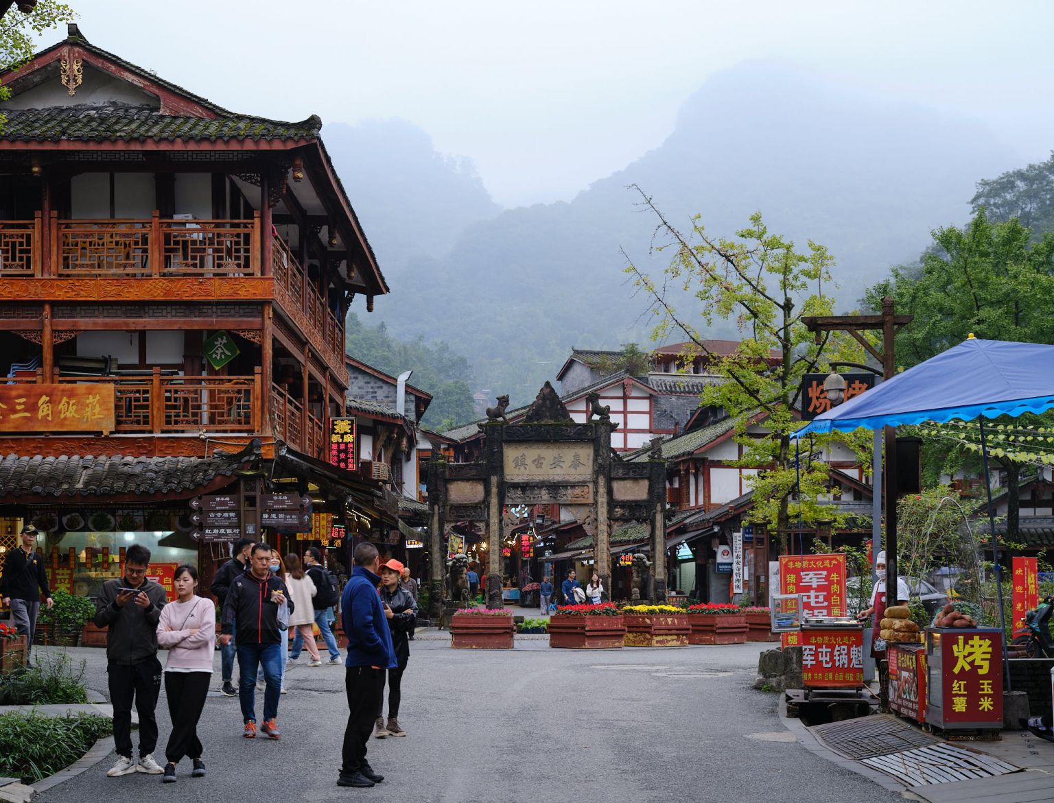 Qingcheng Mountain, Sichuan Province, China - fcracer.com